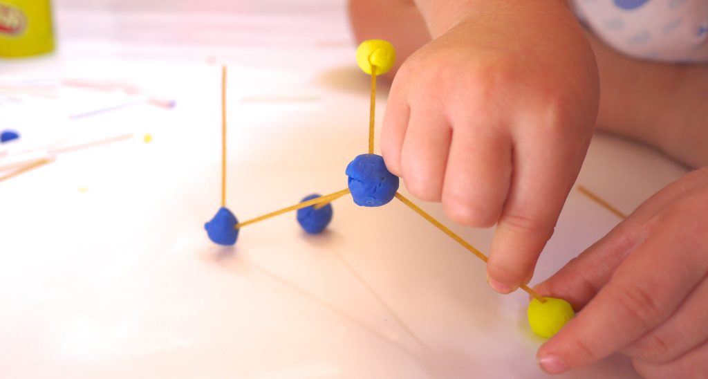 Construcciones con plastilina y otras actividades - Las manos de mamá