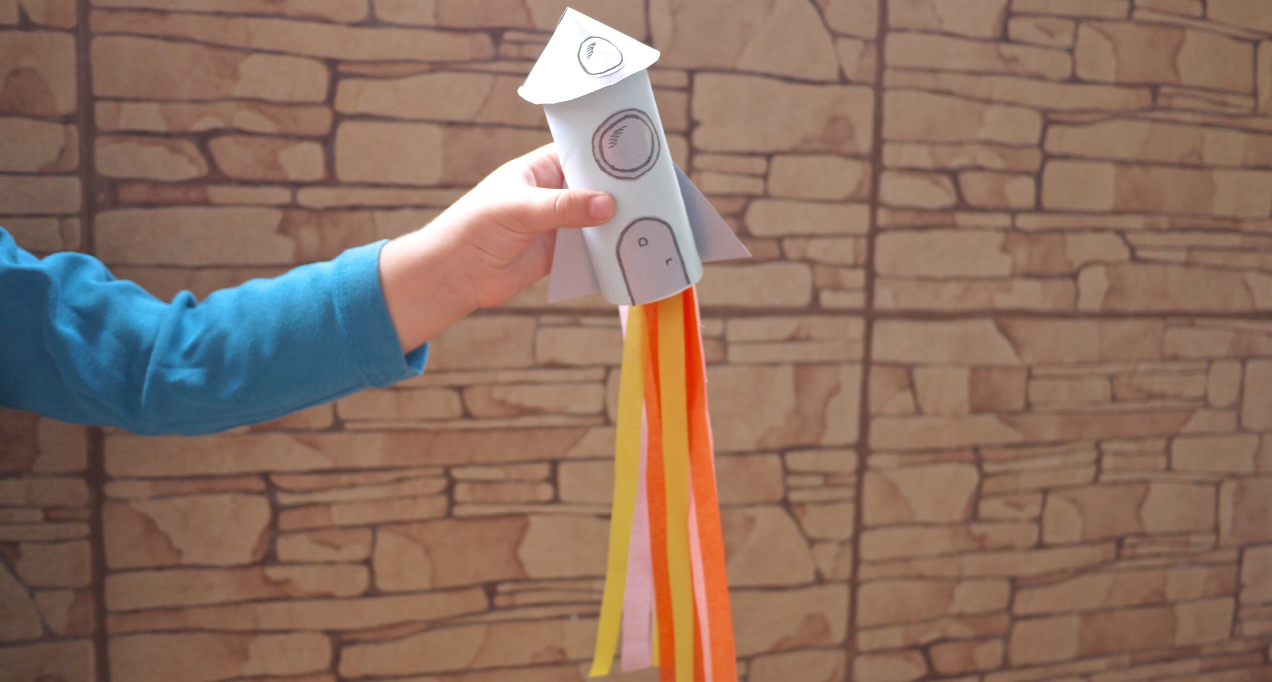 Hacemos un cohete de cartón - Las manos de mamá